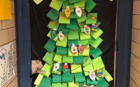 Become everyone’s favorite teacher with these Christmas door ...