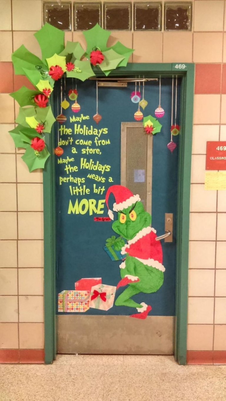 Cute and easy Christmas door decorations for school - archziner.com
