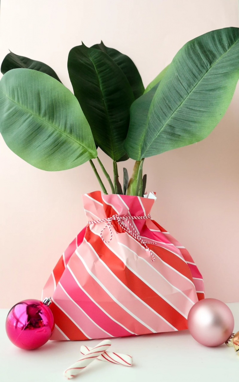 How to make a gift bag out of wrapping paper: Easy DIYs – Archziner.com