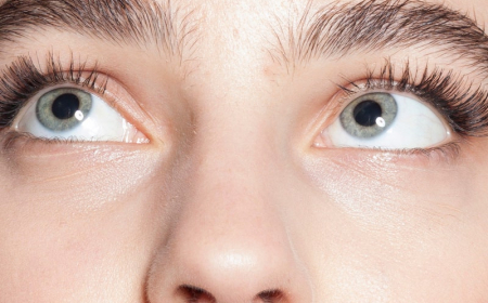 How to Make Your Eyelashes Longer Naturally: Tips & Tricks