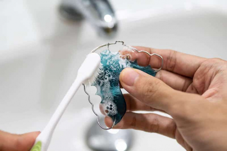 How to Clean Retainers: An Easy Guide – Archziner.com