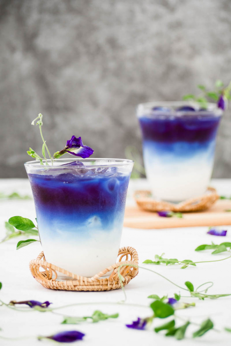 Butterfly Pea Flower: The Benefits of this Magical Blue Tea + 4 Recipes