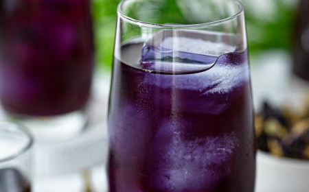 Butterfly Pea Flower: The Benefits of this Magical Blue Tea + 4 Recipes