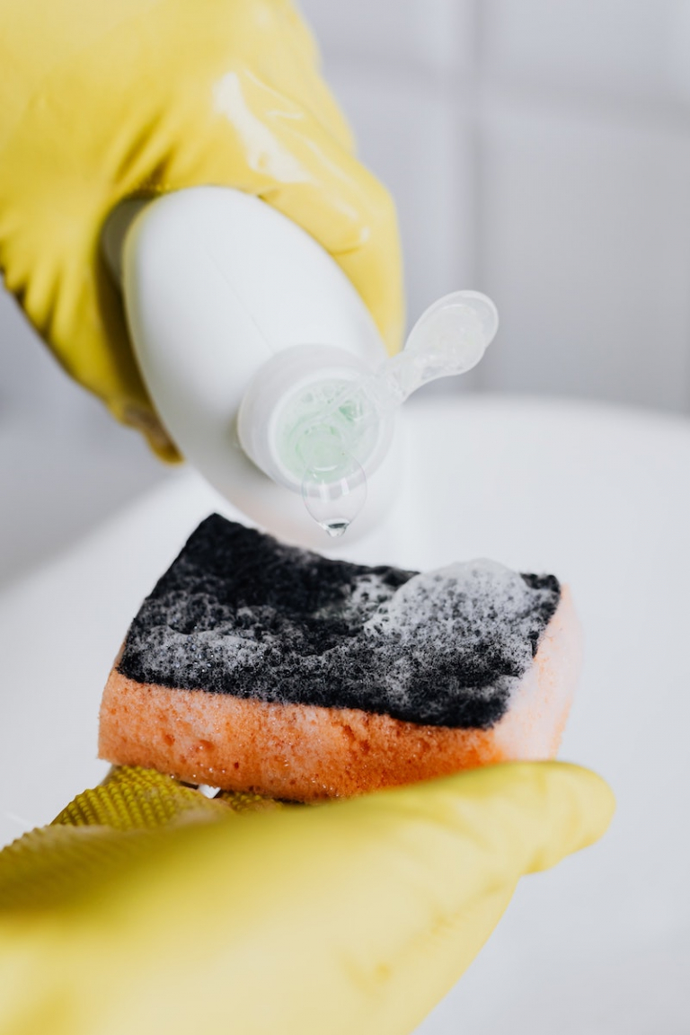 Ultimate Guide: How To Clean a Cast Iron Skillet – Archziner.com