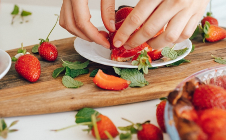 How to clean and store strawberries to keep them fresh & aromatic
