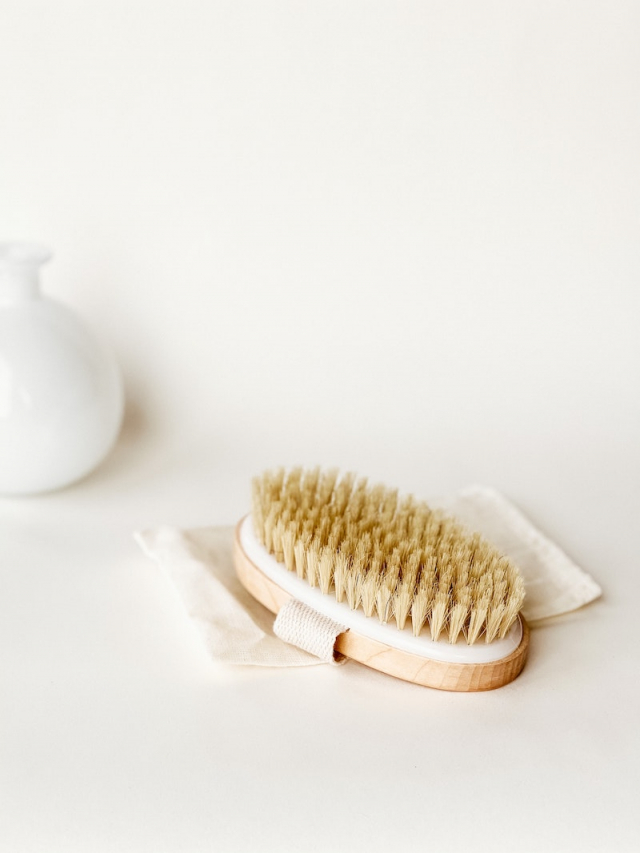 How To Dry Brush: Benefits, Risks And Everything You Need To Know