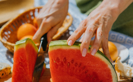 11 Surprising Benefits of Eating Watermelon (according to experts)