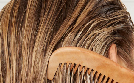 5+ Tips (Stylist Approved) To Prevent Hair From Getting Greasy