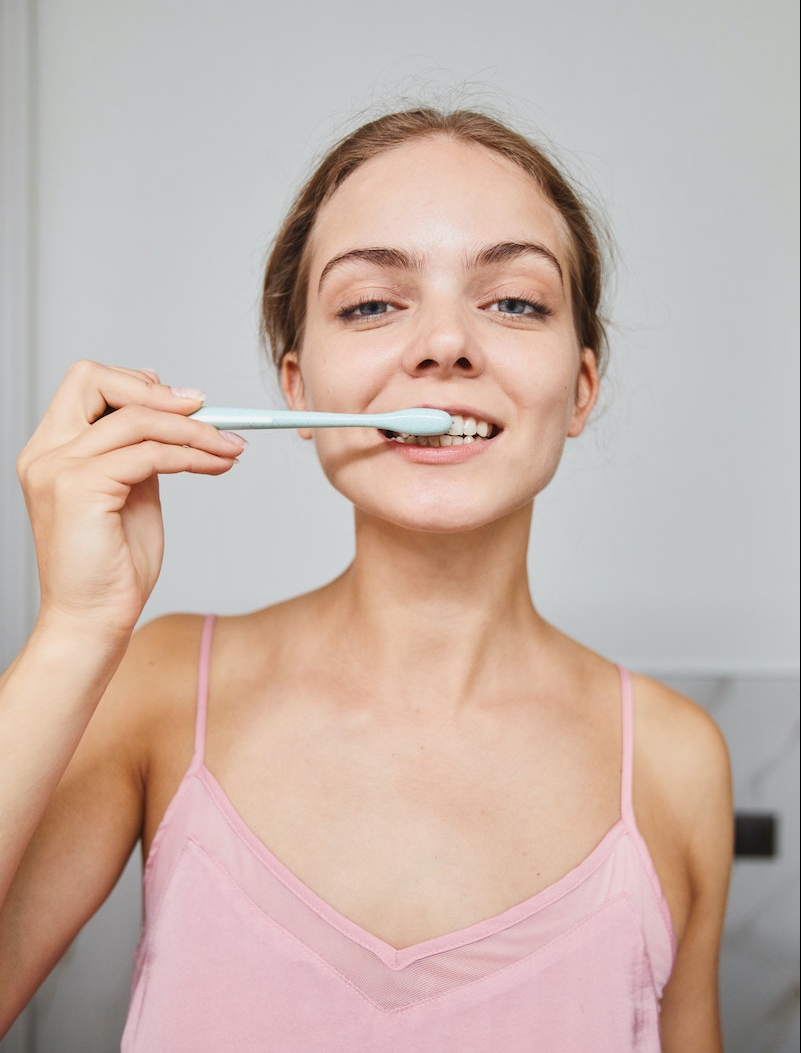 7 Ways to Whiten Your Teeth At Home (Safely and Naturally)